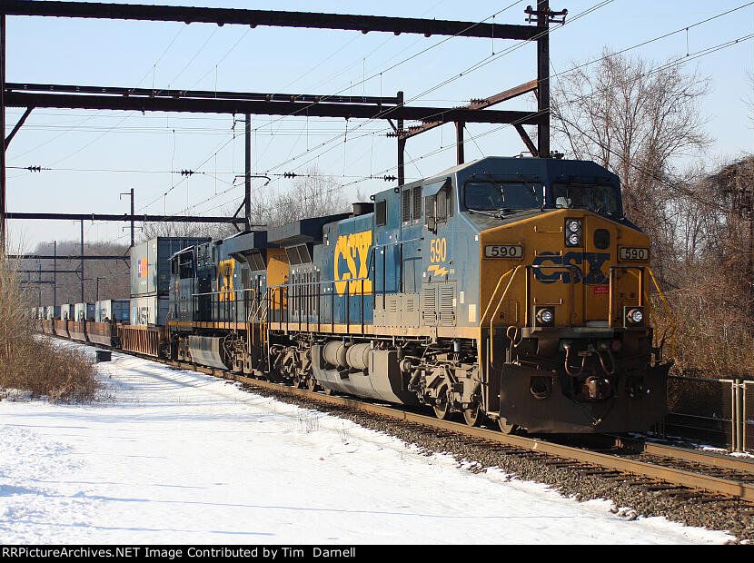 CSX 590, 5323 on Q190
